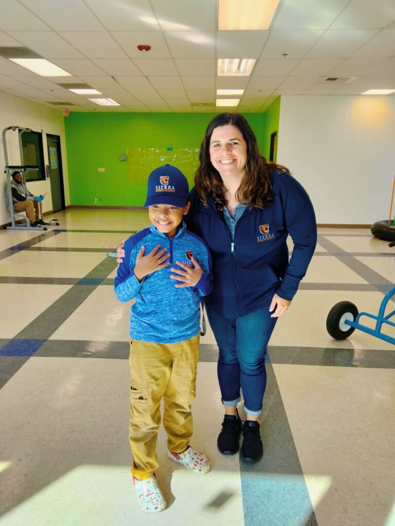 El primer Grizzly Cub de la Escuela Sierra de Sacramento | Escuelas SESI